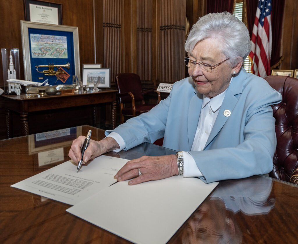 Governor Ivey Signs Executive Order to Establish the Alabama Resilience ...